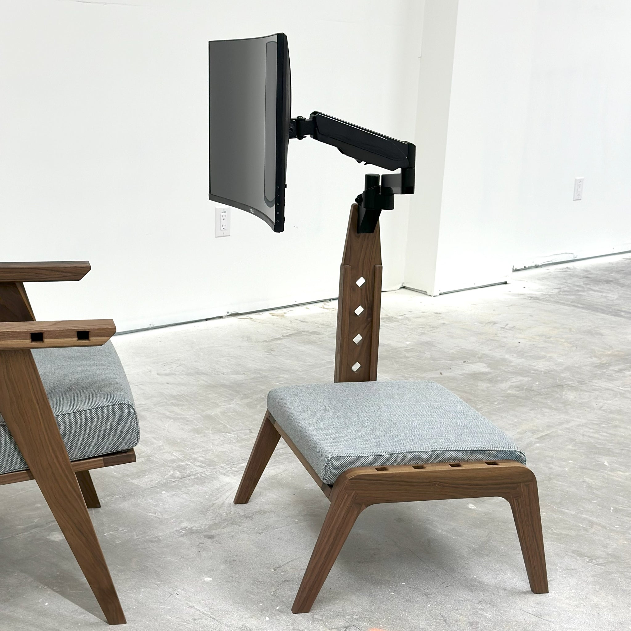 Envy Monitor Mount – Bateman Labs
